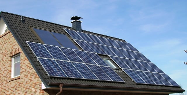 Solar Thermal vs Solar PV - What's the Difference?